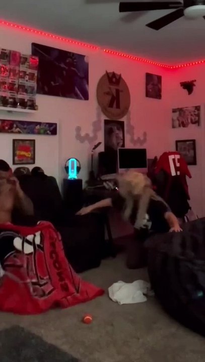 Funny Scary Reactions to Jump Scares You Have to See - video Dailymotion