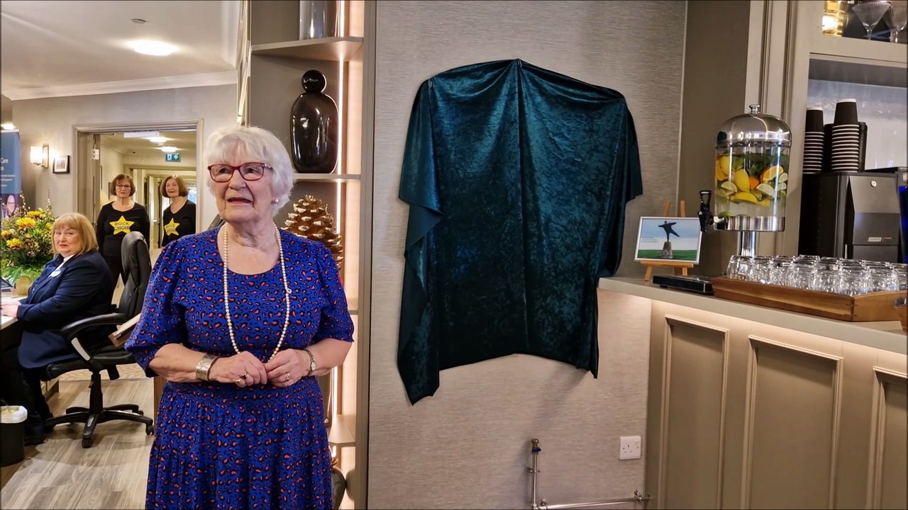 Mrs Mary Dickson officially opens Dickson's Café at Merriman Grange ...