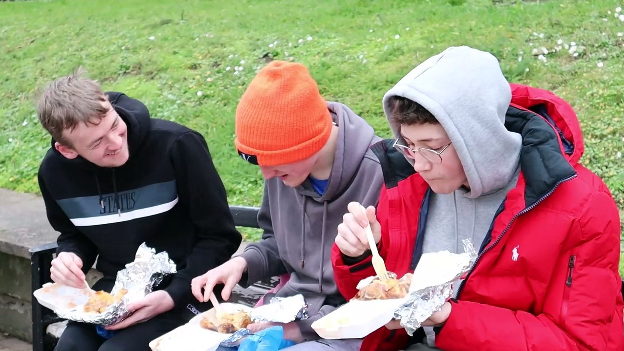 US singer Teddy Swims stuns fans by serving jacket potatoes from ...