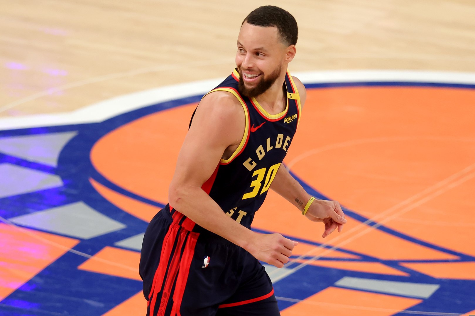NBA : Steph Curry et les Warriors rayonnent au Madison Square Garden ...