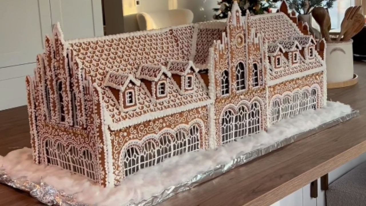 Bringing Bergen’s Kjøttbasaren to life through 40 hours of gingerbread ...