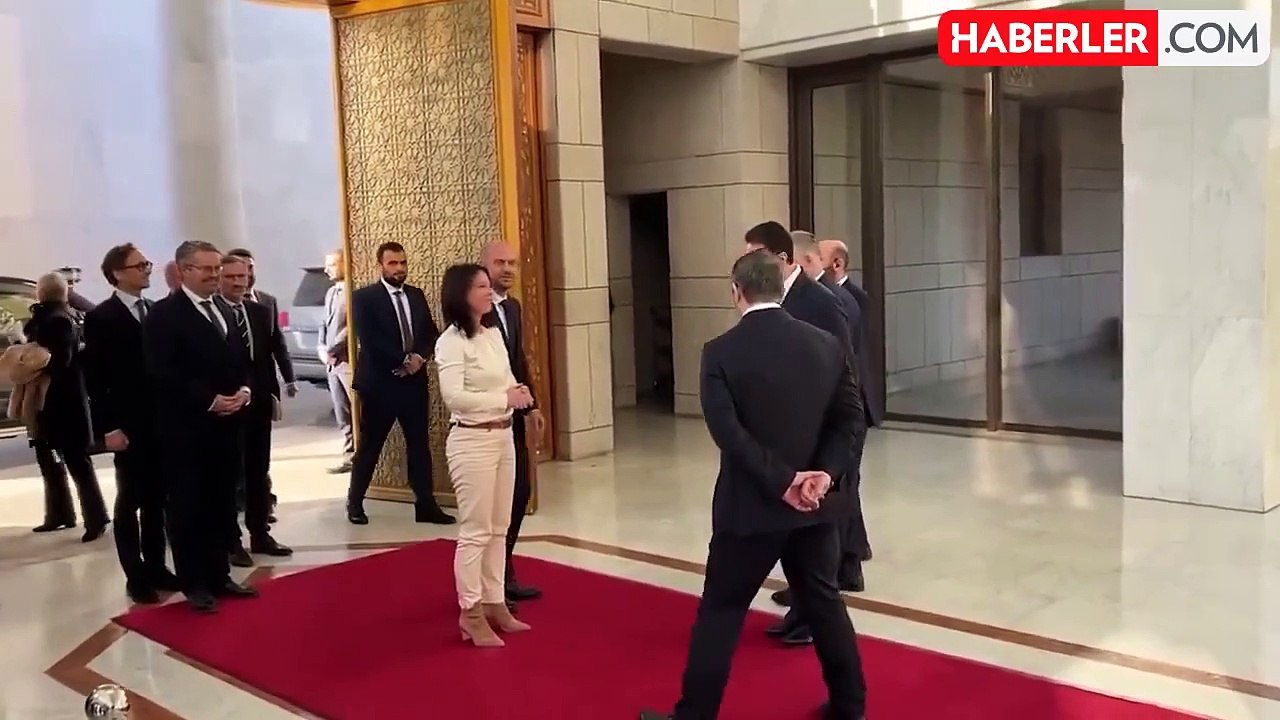 Suriye'de Colani'nin elini sıkmadığı Alman bakan konuştu - Dailymotion ...