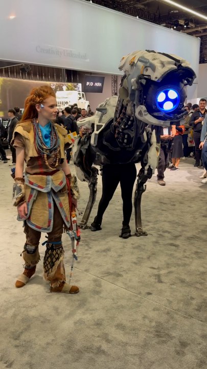 Pendant ce temps au CES, Aloy de #Horizon se fight avec une machine ...