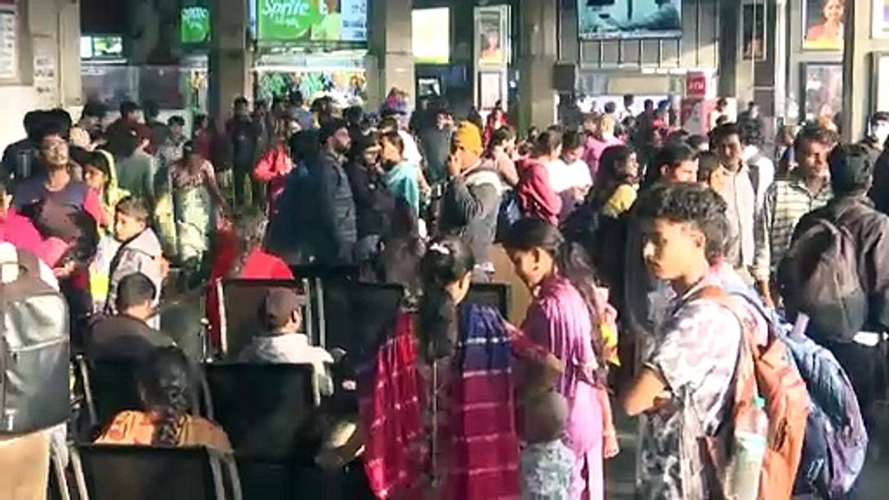 Ap_Vja_32_12_RTC_Bus_Stand_Rush_Avb_3184356 - video Dailymotion