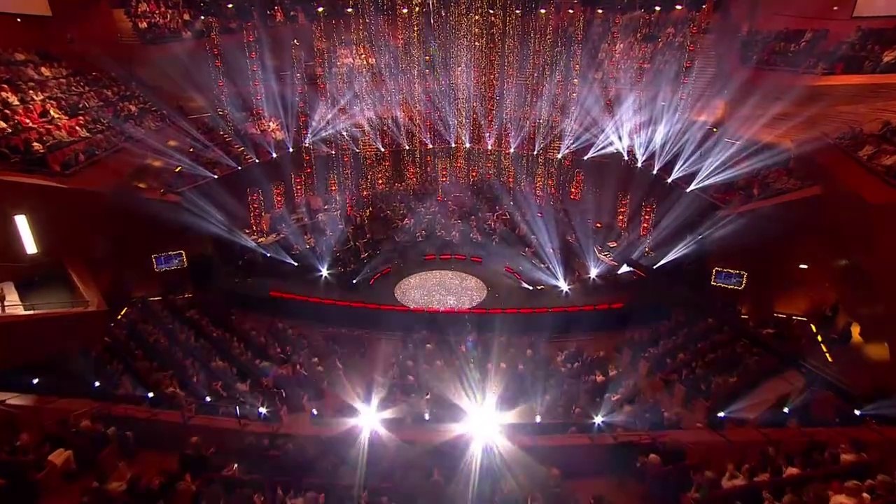 Gulddreng - GULD JUL | Malte Ebert & DR Juniorkoret - HAPPY XMAS (WAR ...