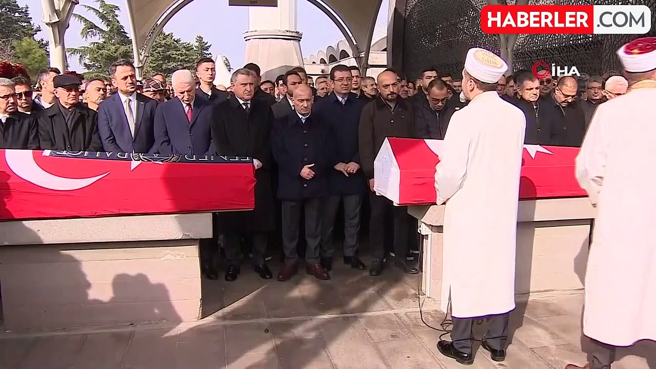 Fenerbahçeli Vedia Nil Apak ve Annesi Yangında Hayatını Kaybetti ...