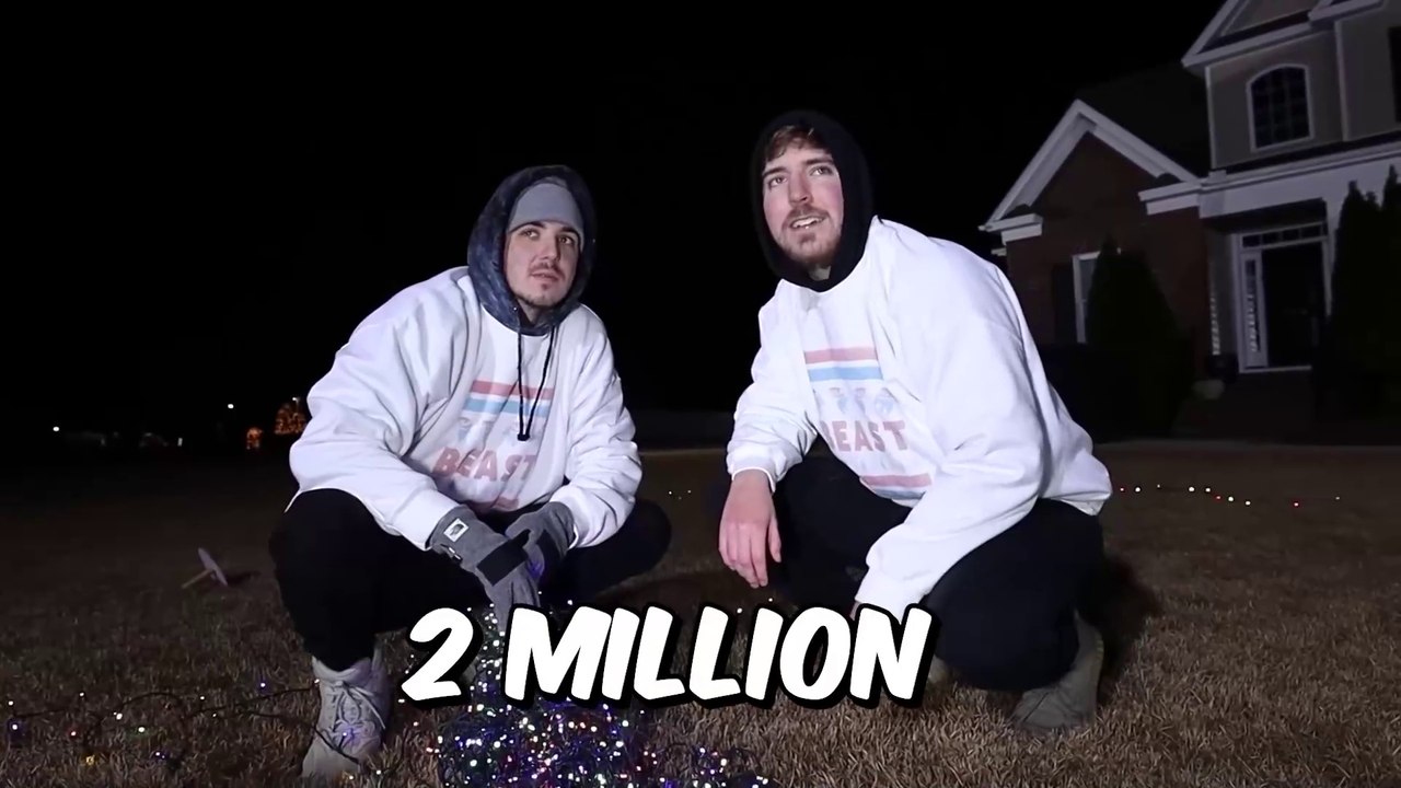 I Put 1,00,000,000 Christmas 🎄Lights On A House | Mr Beast | - video ...