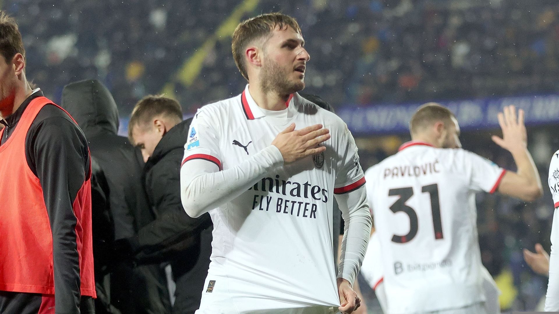 Santi Giménez Shines in Serie A Debut with Goal and Milan Victory ...