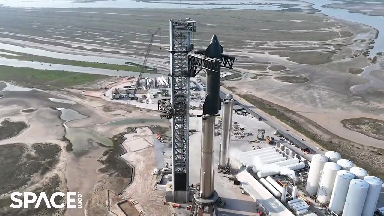 SpaceX Stacking Starship 24 Onto Heavy Booster In Amazing Drone Video ...
