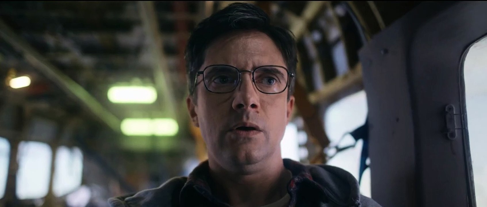 Flight Risk (2025) Official Trailer #2 - Mark Wahlberg, Michelle ...