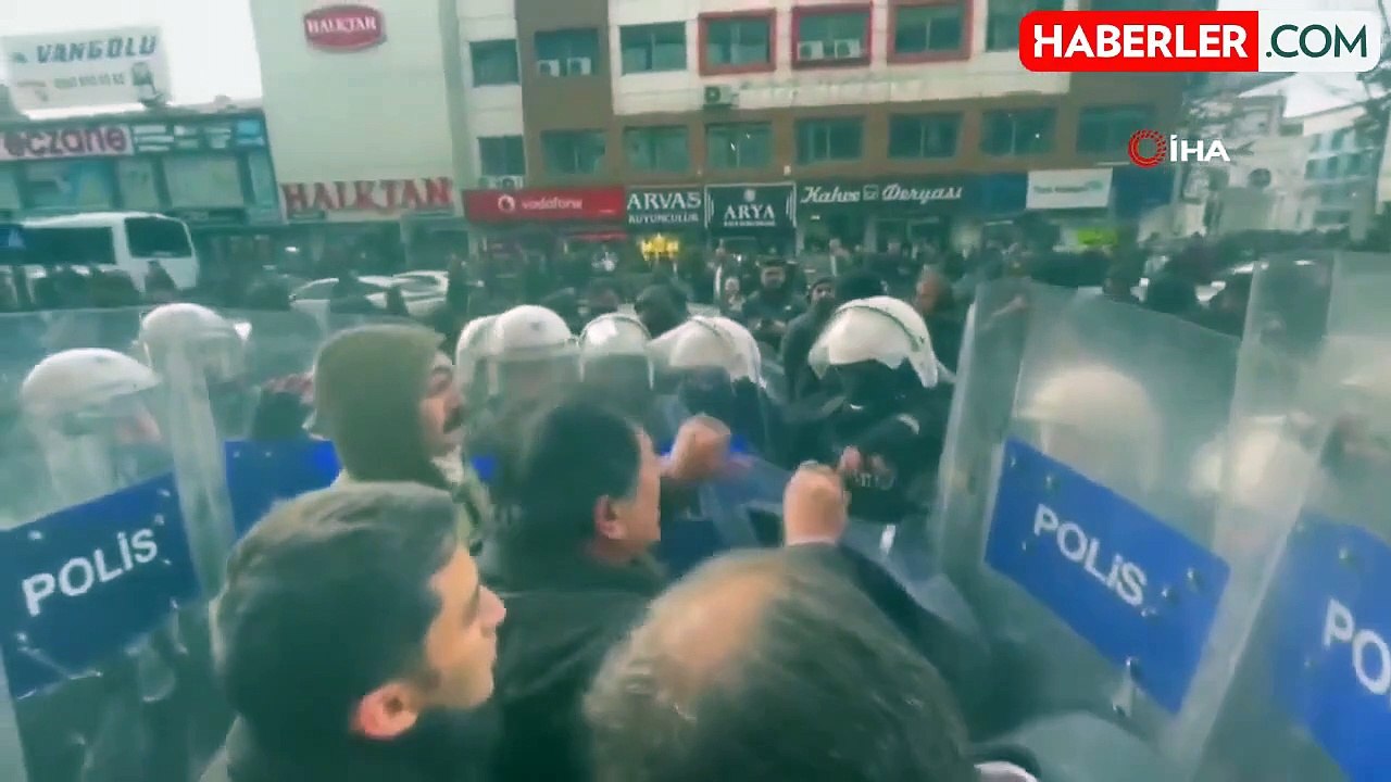 Van'da İzinsiz Yürüyüşte Gerilim: DEM Partili Vekil Polis Kalkanını ...