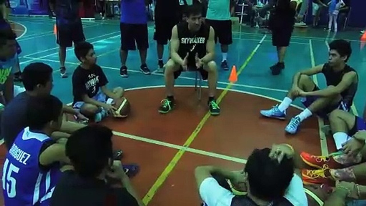 Filipino basketball legend Samboy "Skywalker" Lim in Dubai - video ...
