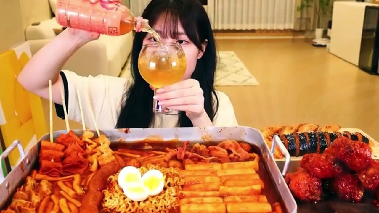 ASMR MUKBANG Fire spicy Tteokbokki, Fire Cheese Kimbap, Seasoned Chicken, Fried Dumplings ...