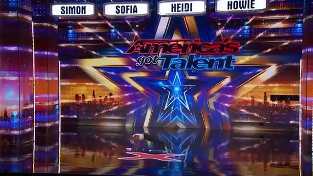 Louis : Baton Twirling Taken to a Whole New Level - video Dailymotion