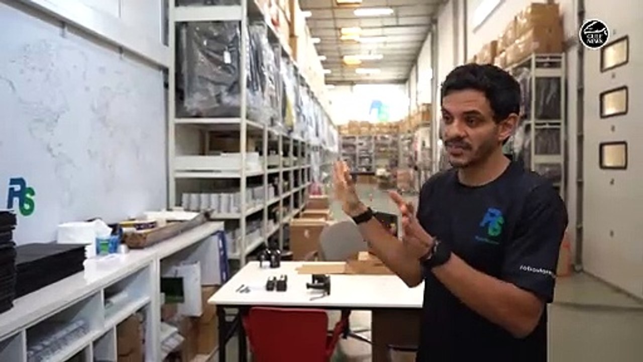 Robots do all the heavy lifting at Dubai's RoboStores - video Dailymotion