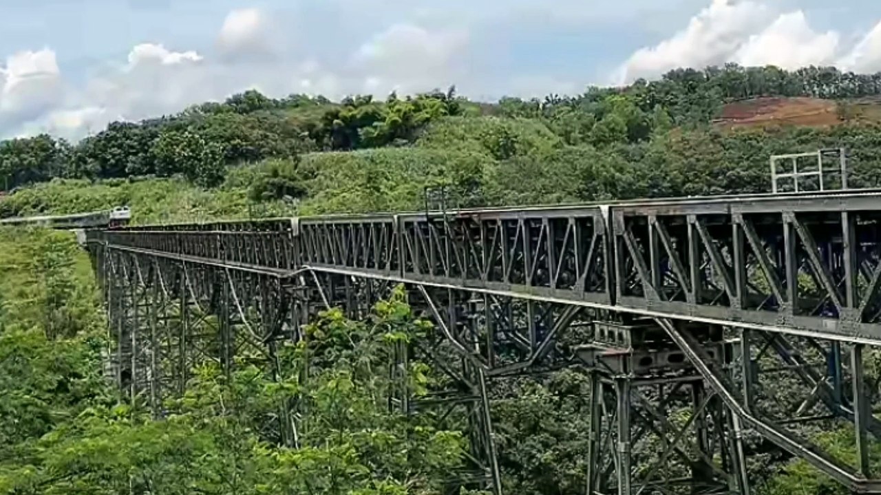 Semboyan 35 KAI Parahyangan - Video Dailymotion