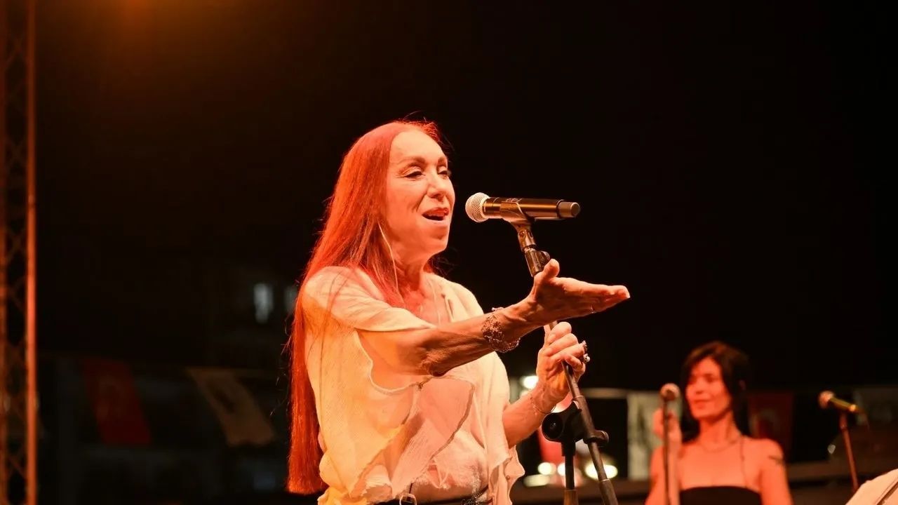 Leman Sam konser verdiği amfinin hijyenini eleştirdi: Hayatımda böyle ...
