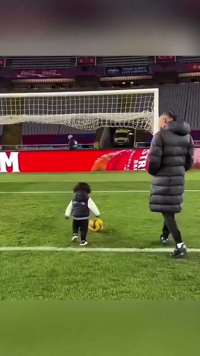 El gol del hijo de Raphinha y su innovadora celebración - Vídeo Dailymotion