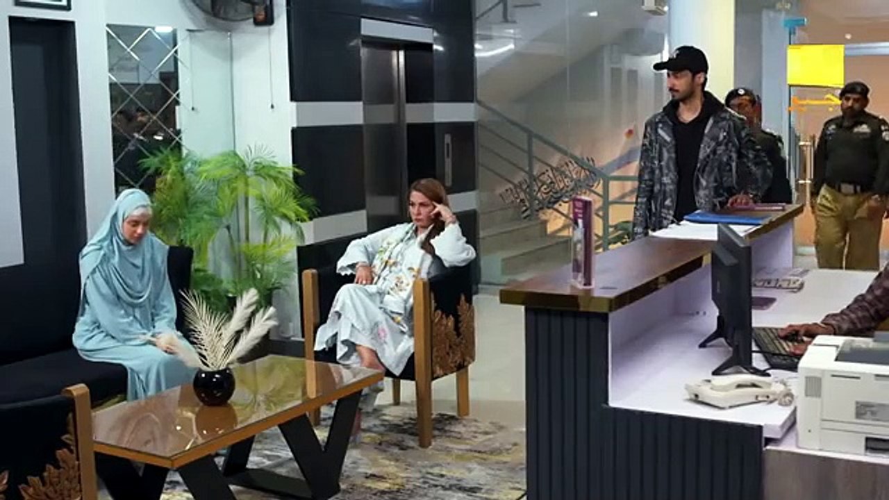 Umme Ayesha Season 2 Episode 13 - [Eng Sub] - Kanwal Khan - Farhan ...