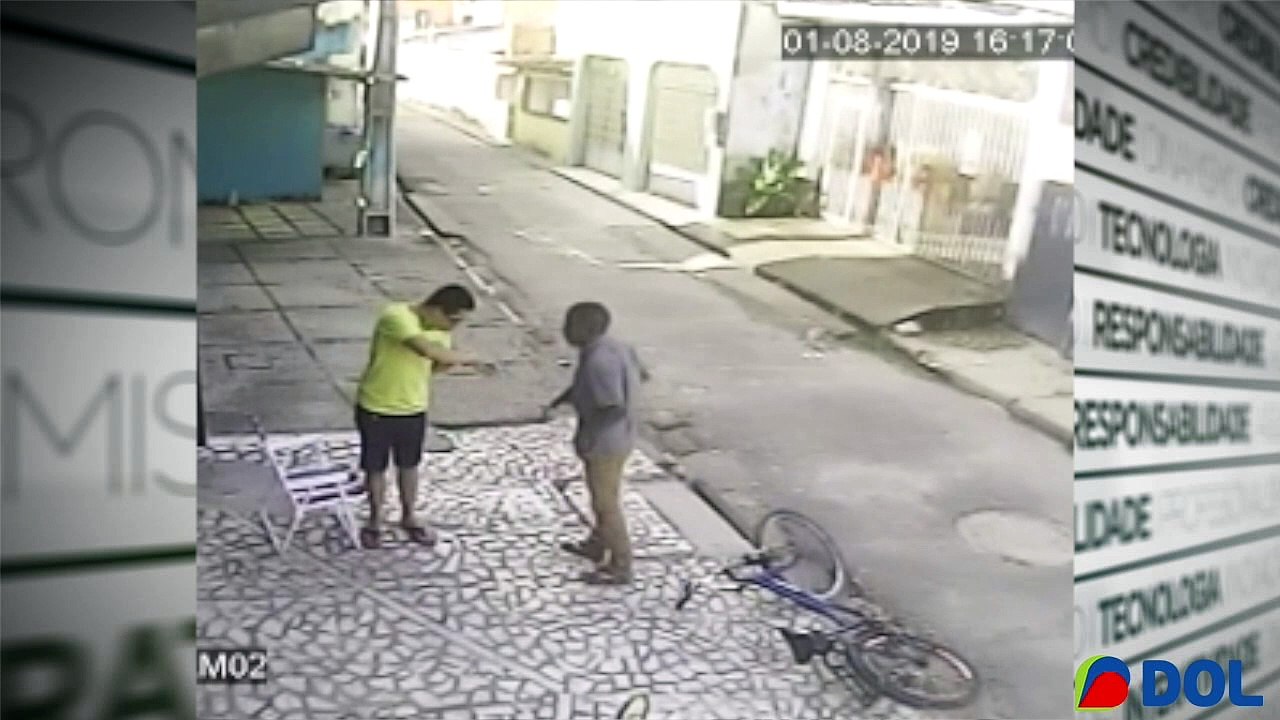 b'Ca2mera de segurana7a registra assalto no bairro do Marco' - Vídeo Dailymotion