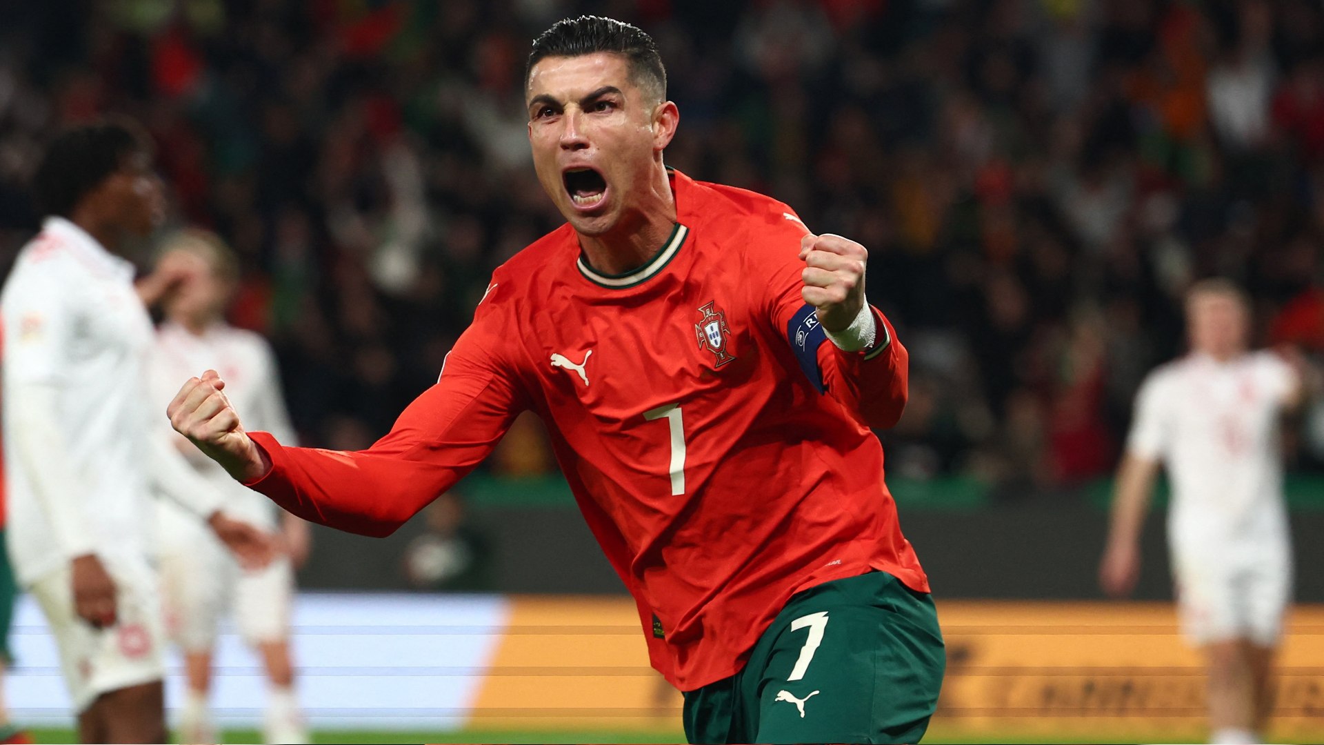 Cristiano Ronaldo breaks and receives Guinness World Record in this ...