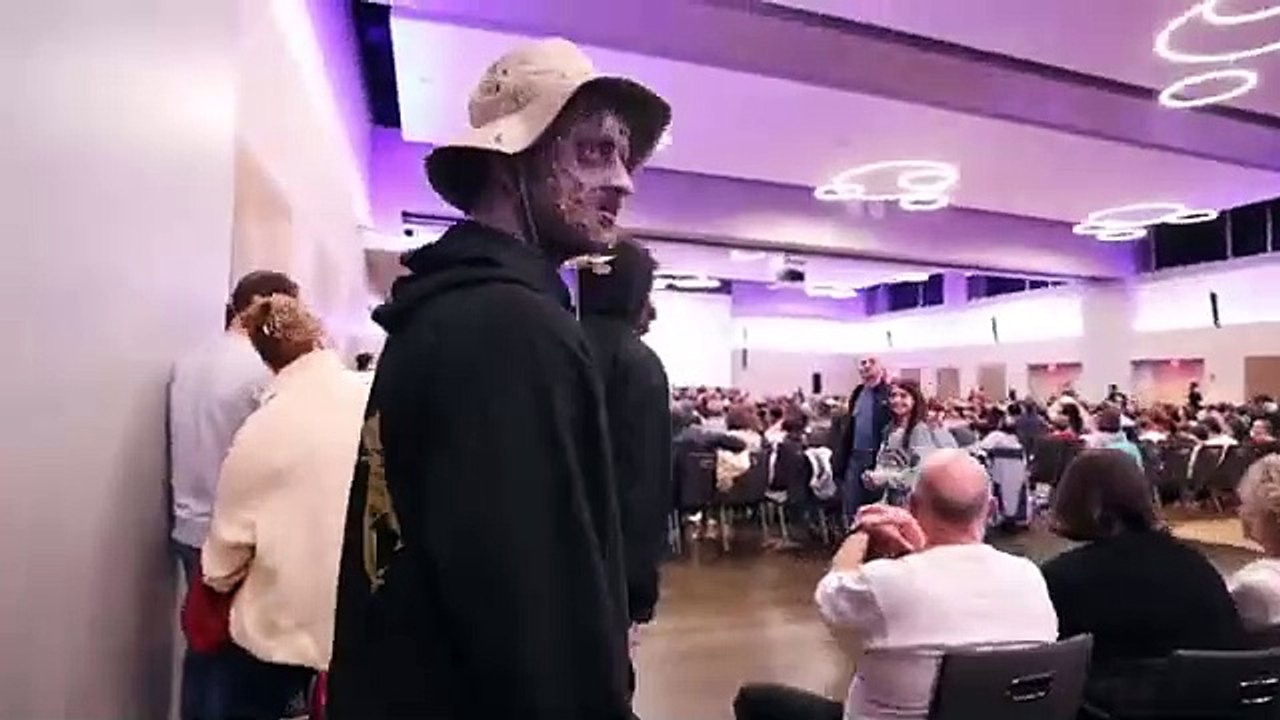 Surprising Strangers With 100 Zombies - Experiment - video Dailymotion