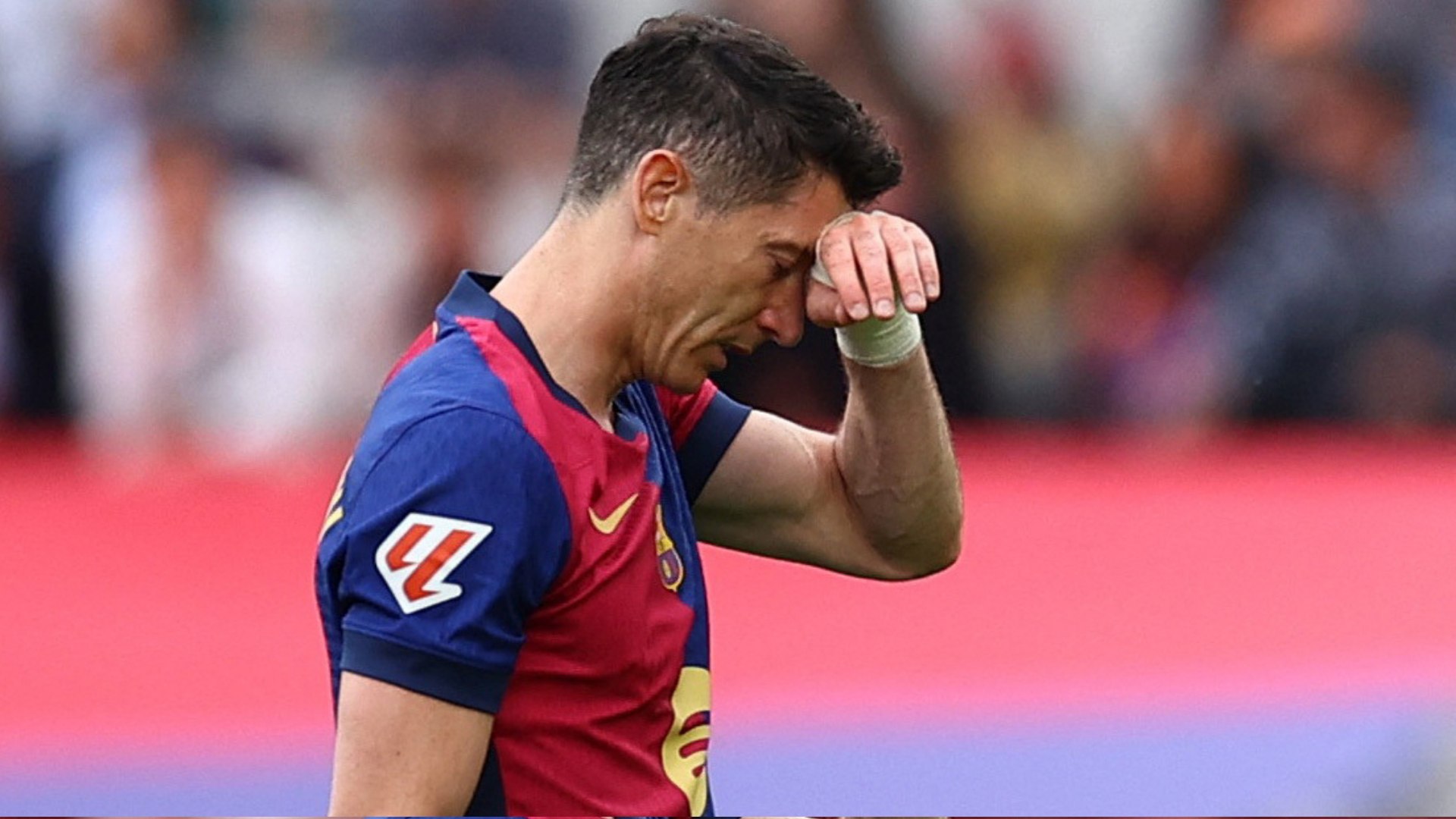 Lewandowski Triggers Alarm After Injury Forces Him Off Against Celta ...