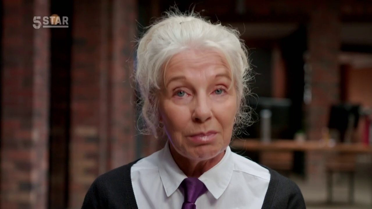 Call the Bailiffs Time to Pay Up Season 3 Episode 1 - video Dailymotion