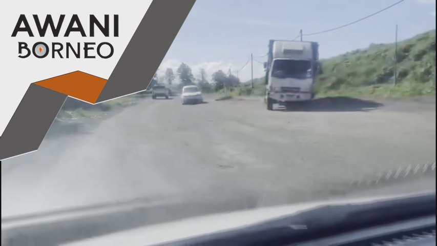 Jalan Merotai-Kalabakan perlu dibaiki segera | Astro Awani