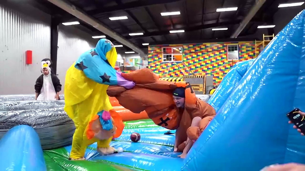 EXTREME WIPEOUT CHALLENGE VS FRIENDS! 💥 (EPIC FAILS & SAVAGE OBSTACLES ...