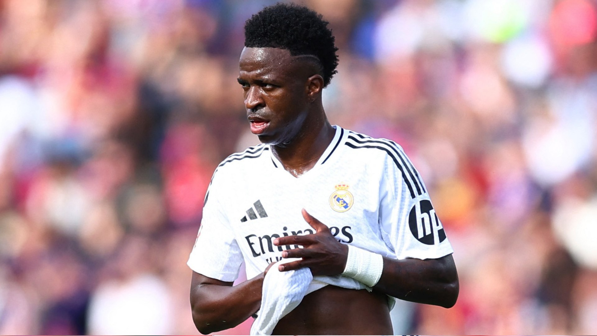Injury revealed after Vinícius Jr. was subbed off in El Clásico against ...