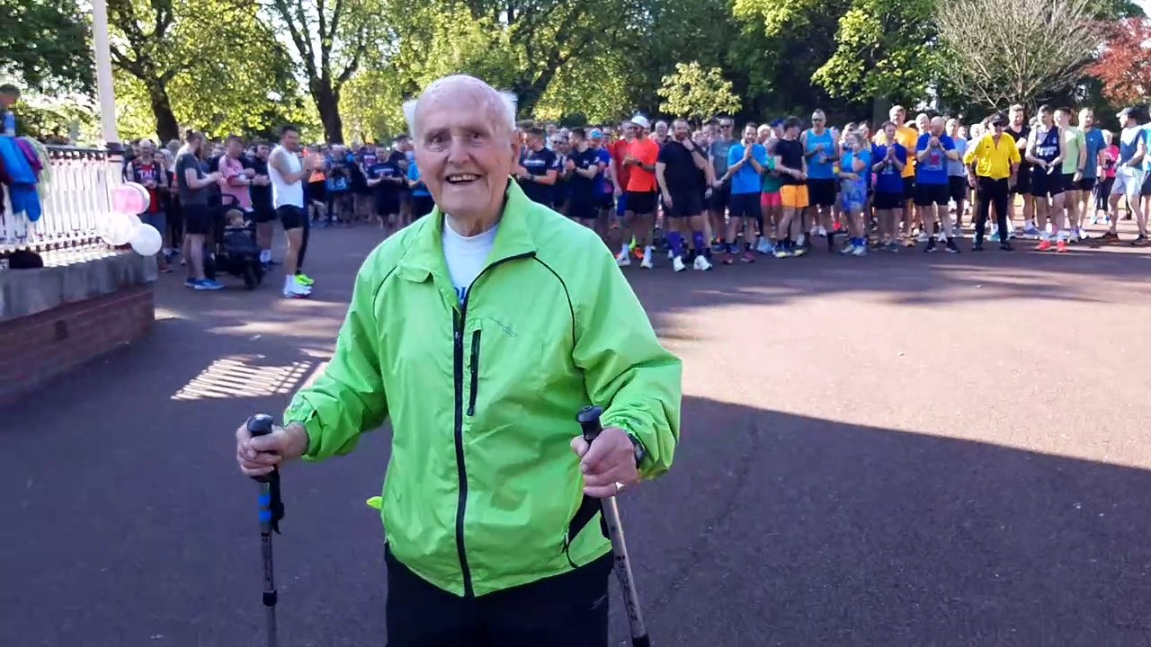 It's 500 Park Runs for Wolverhampton runner Clive Jukes at 89 - video ...