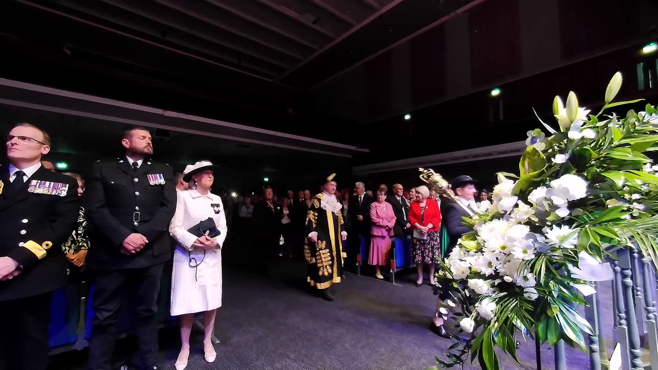 Alan Knight MBE with the freedom of the city - video Dailymotion