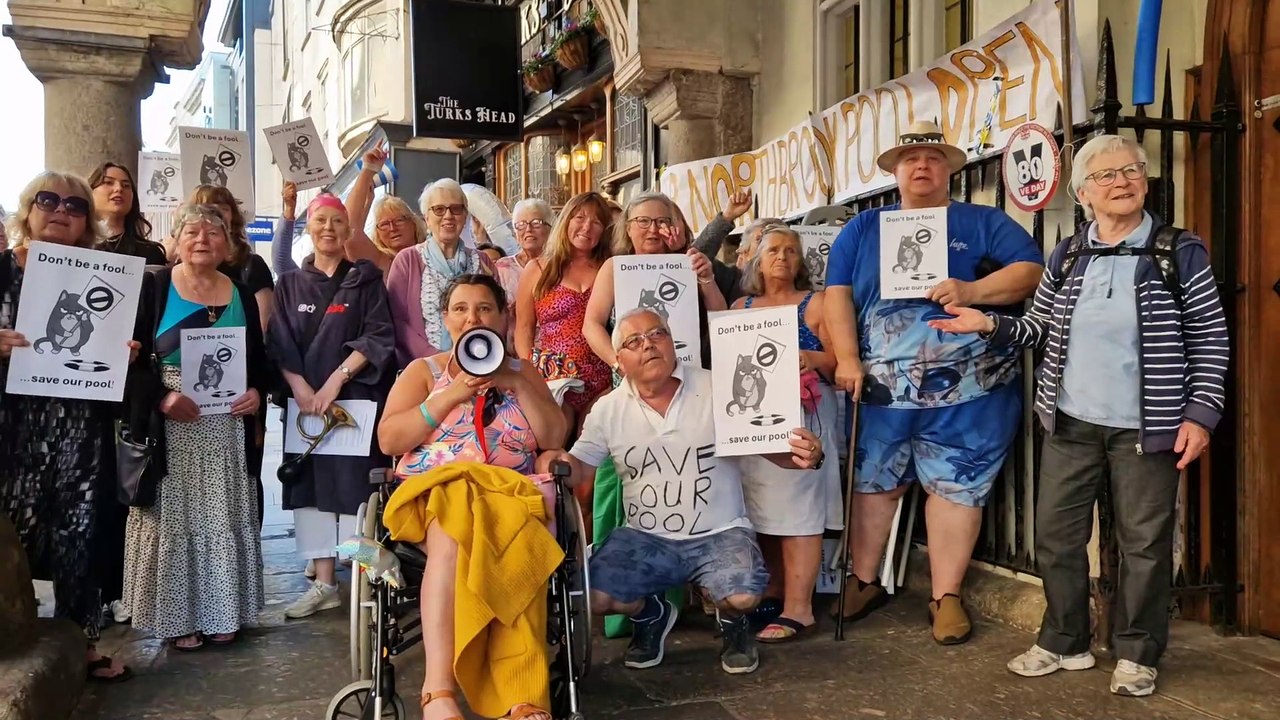 Protesters fighting to save Northbrook swimming pool in Exeter (Guy ...