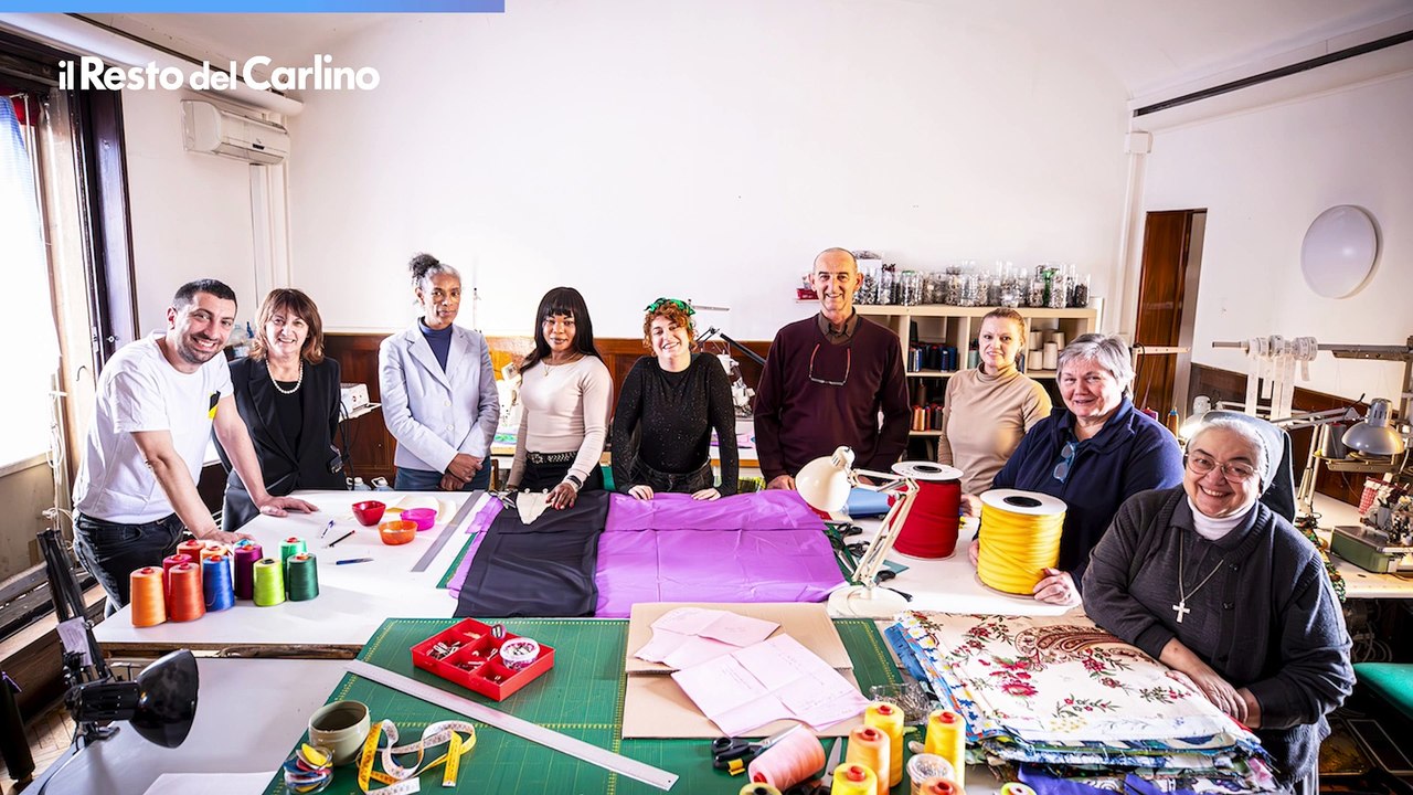 Bologna, la coop Sartoria Gomito a Gomito e gli abiti realizzati dalle ...
