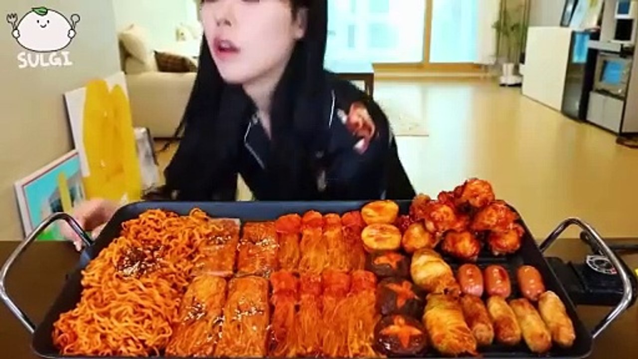 ASMR MUKBANG Fire Spicy Mushrooms, Fire Noodles, Seasoned Chicken, Sausages, Rice paper-Wrap ...