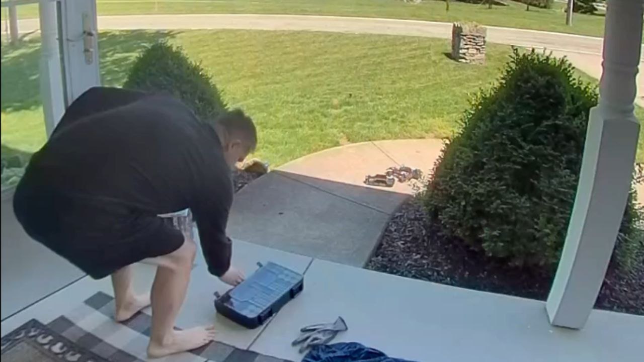 Man lifts Battery Daddy without checking the latch and regrets it ...