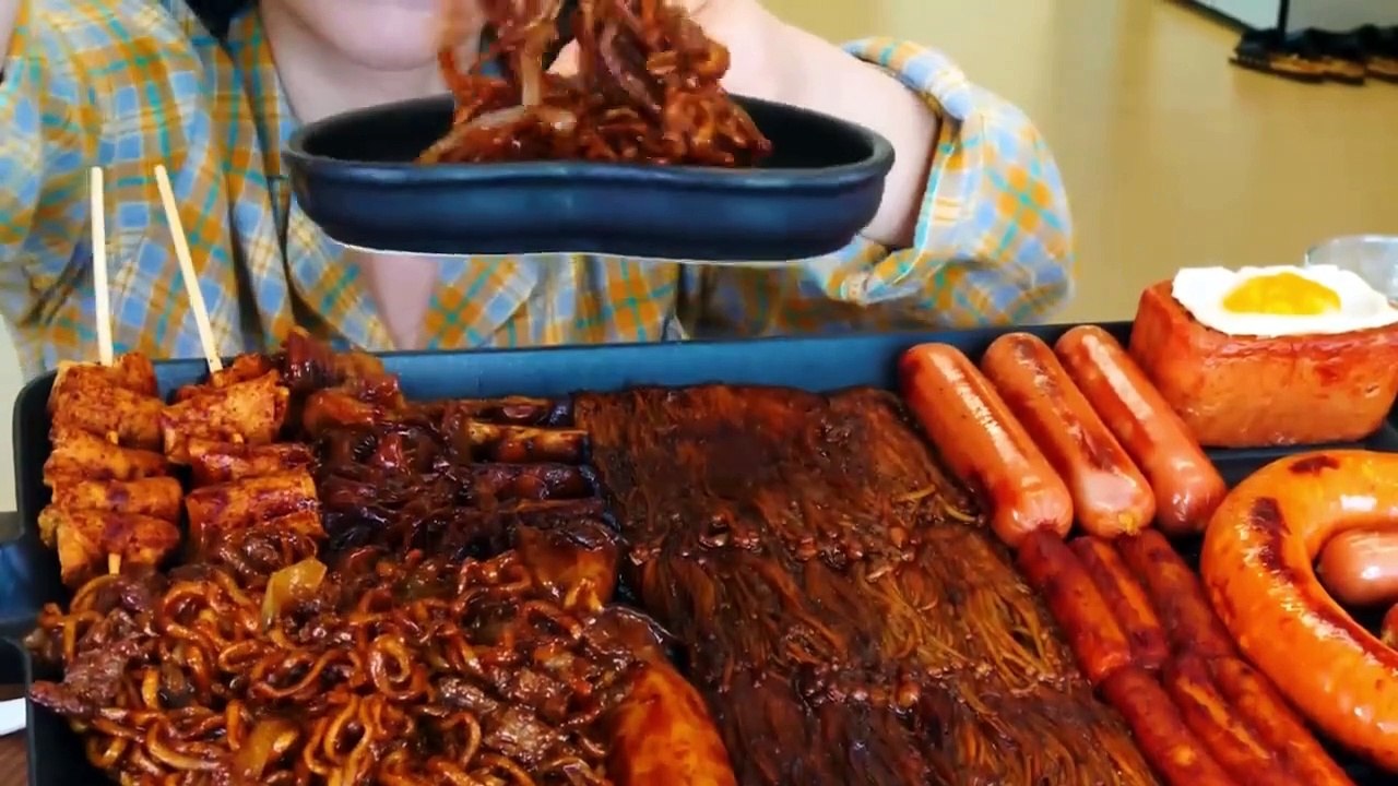 ASMR MUKBANG Fire spicy Black bean Mushrooms, Black bean Noodles, Kielbasa Sausage, Cheese Spam ...