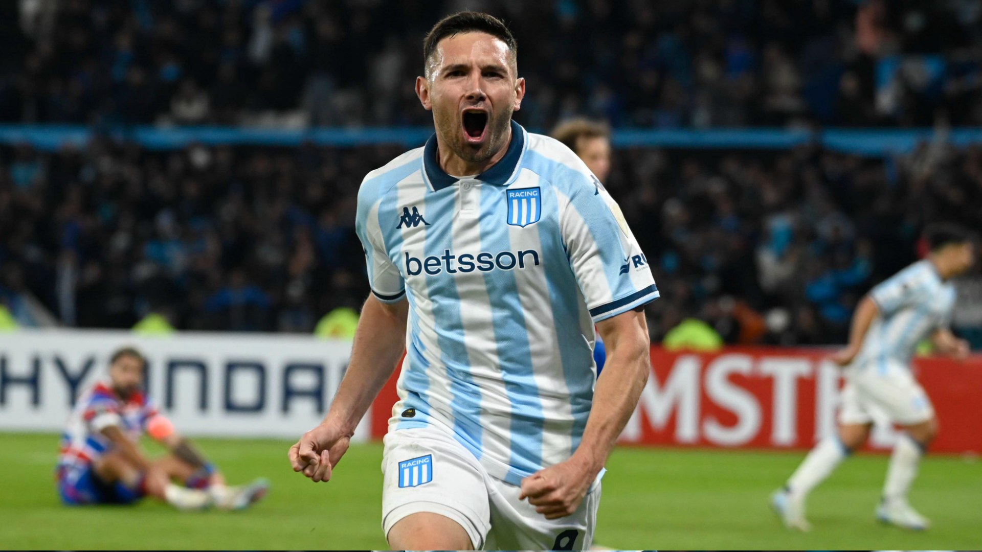 Martinez stunner lights up Racing win | beIN SPORTS