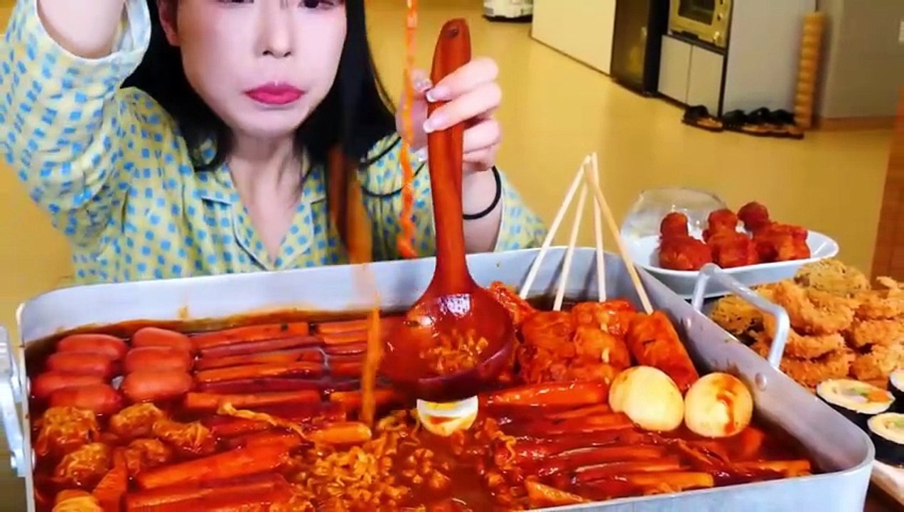 ASMR MUKBANG Fire spicy Tteokbokki with Noodles, Seasoned Chicken ...
