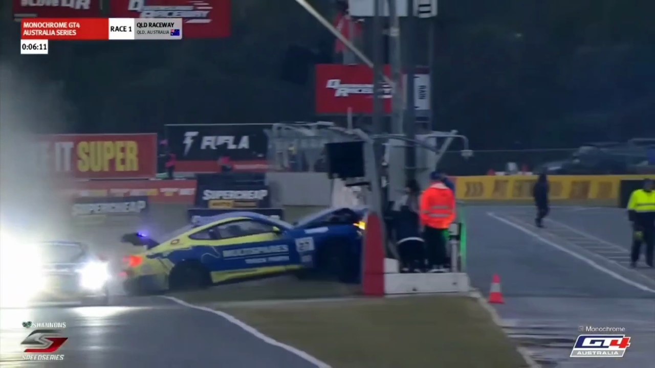 GT4 Australia 2025 Queensland Race 1 Mustang 27 Huge Crash - Vidéo ...