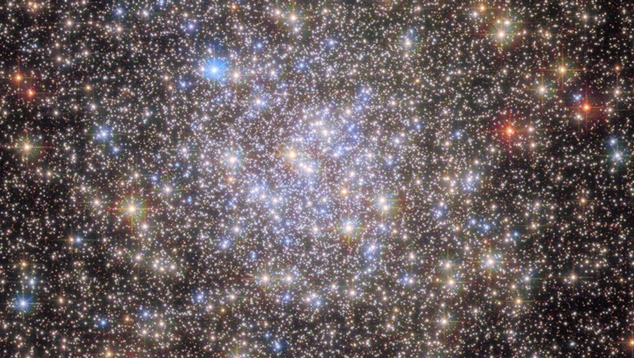 Stunning Globular Cluster NGC 6355 Captured By Hubble - video Dailymotion