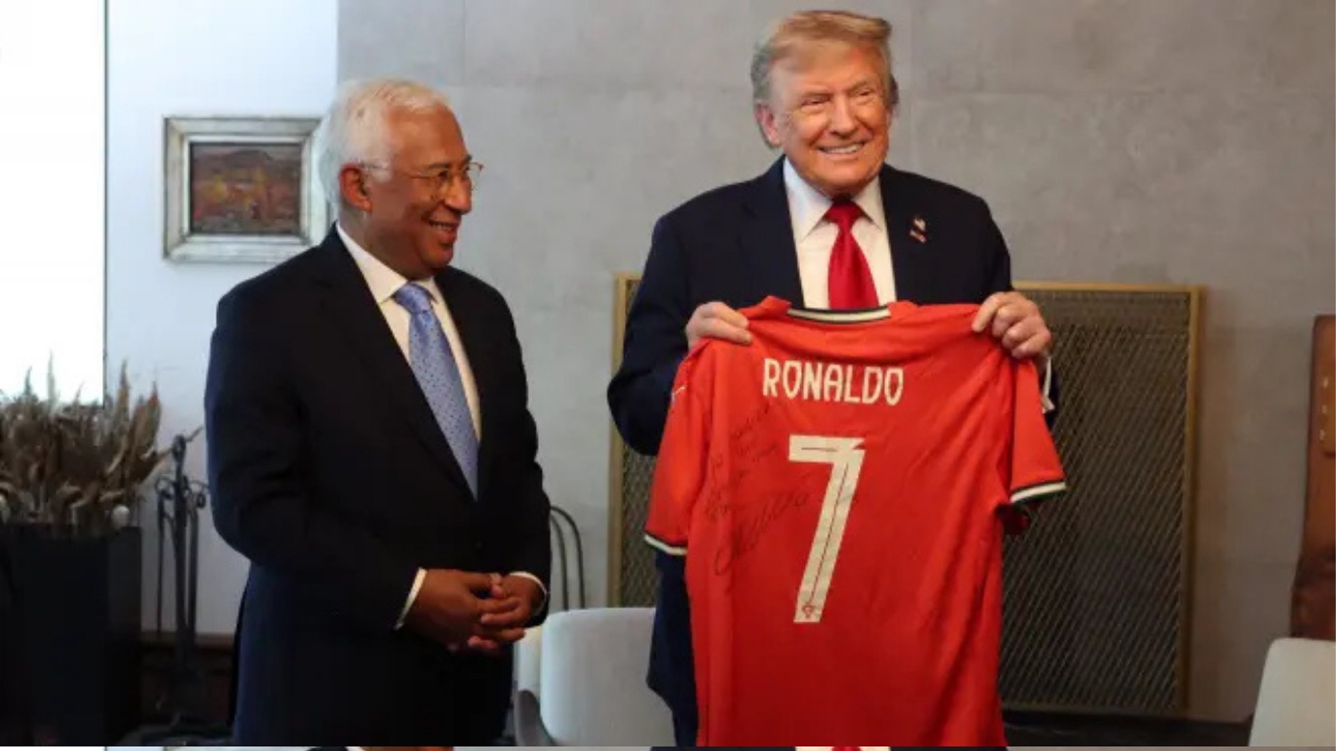 (PHOTOS) Cristiano Ronaldo gives Donald Trump a shirt with a message ...