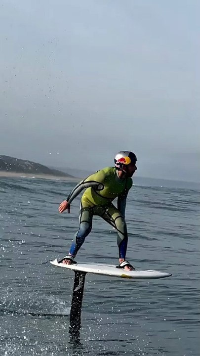 Double backflip sur un foil surf - Vidéo Dailymotion