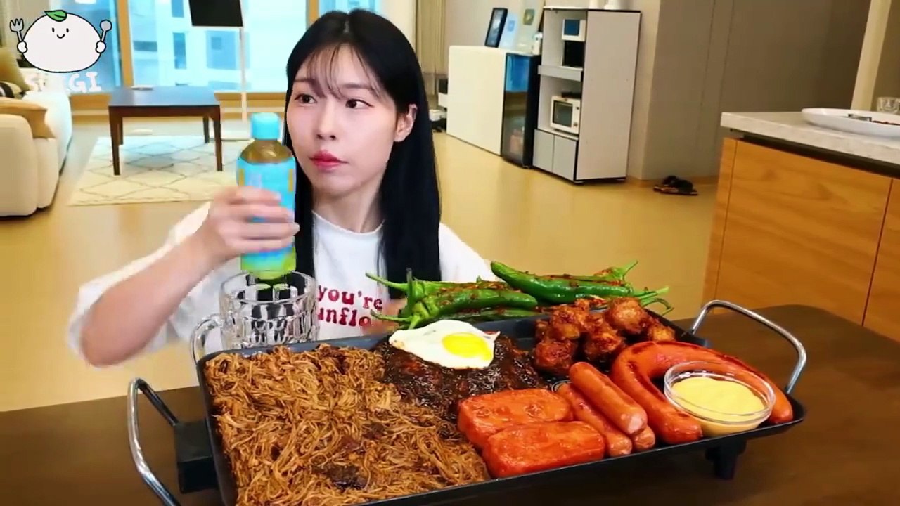 ASMR MUKBANG Fire Black bean Mushroom Noodles, Chili Kimchi, Kielbasa Sausage, Chicken, Spam ...