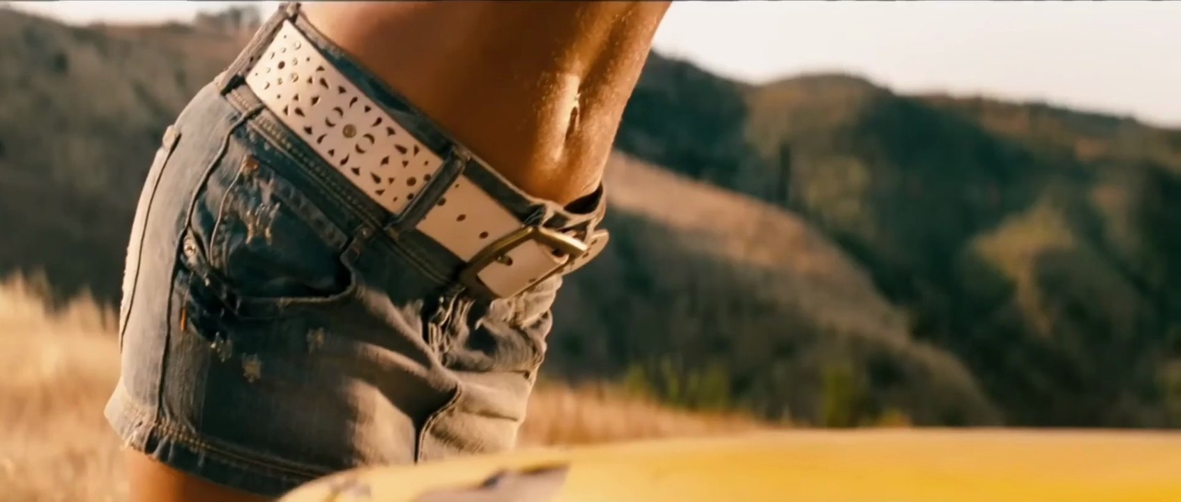 Mikaela Banes - Car Scene - video Dailymotion