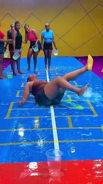 Epic Walk Gone Wrong 😂 - video Dailymotion