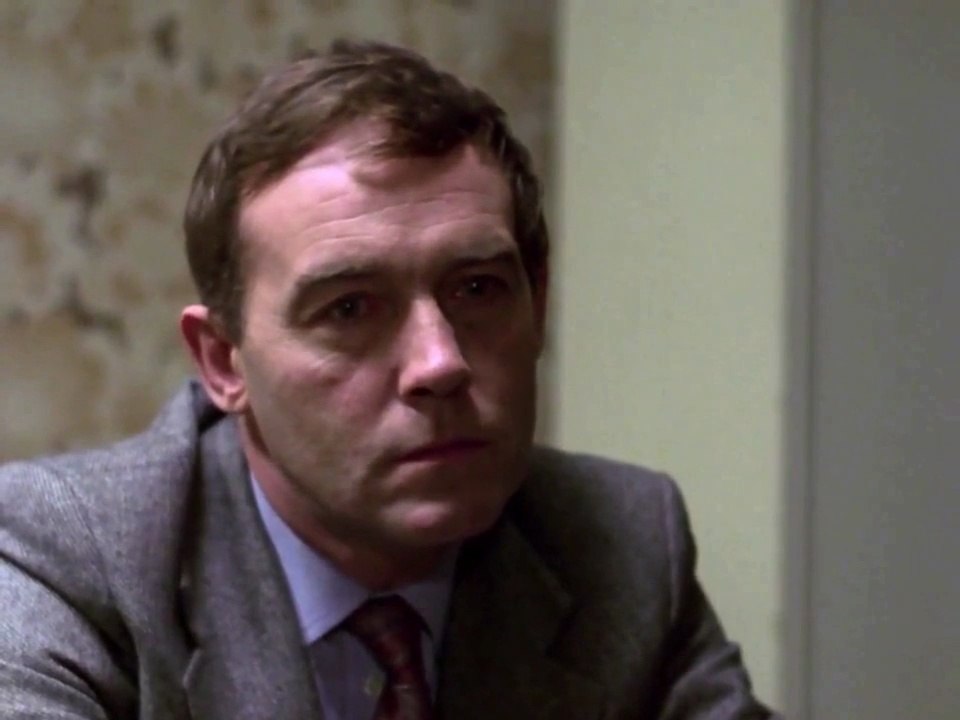 George Smiley (Alec Guinness) and Peter Guillam (Michael Jayston) Set a ...