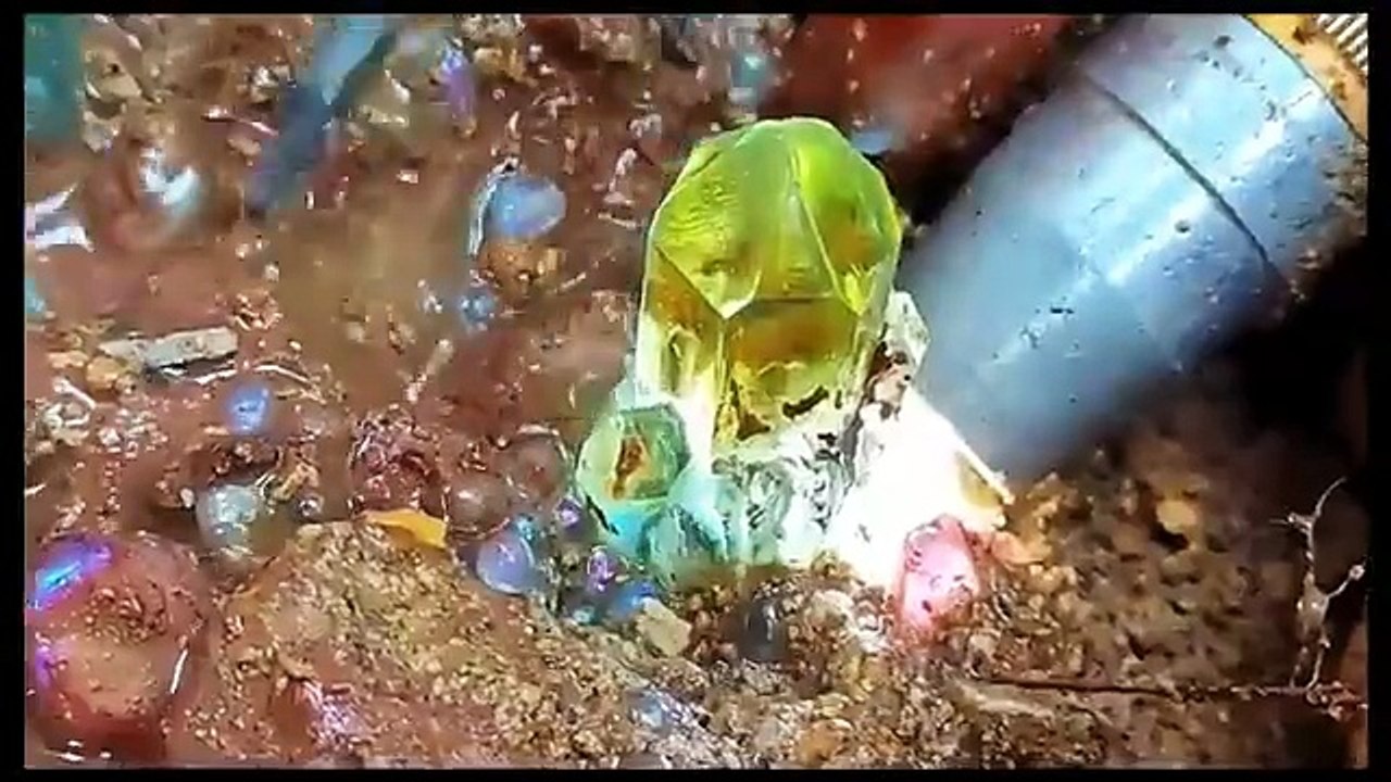 Digging Agent Stone-Crystal and Gems Inside! #viral#crystal#agates ...
