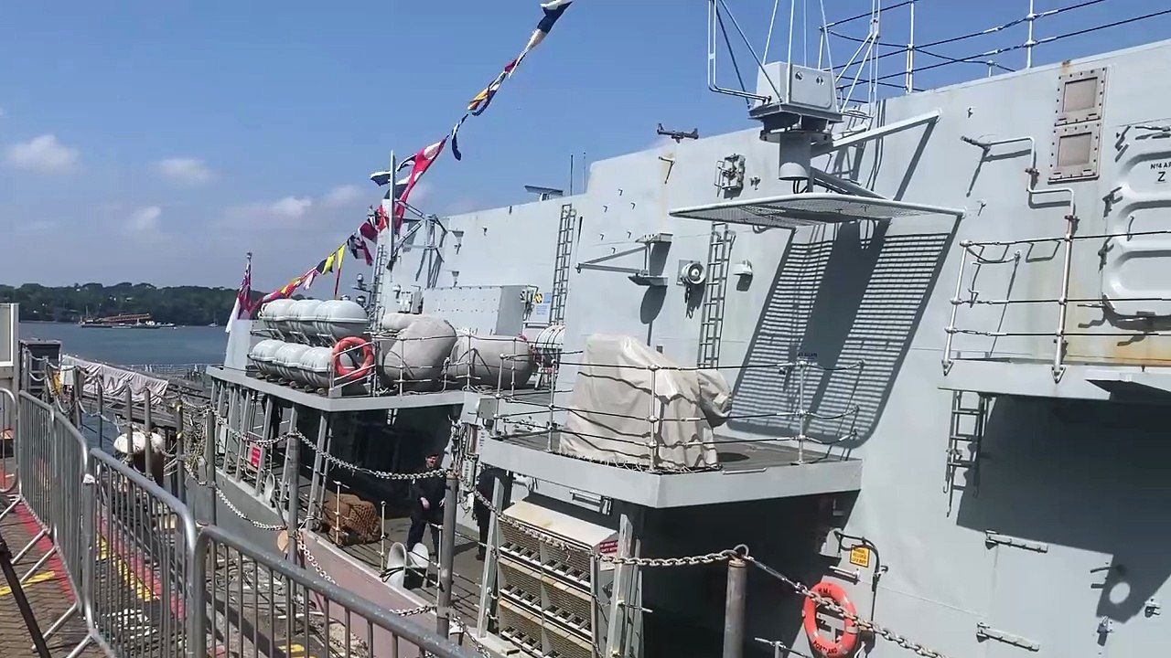 HMS Portland alongside in Devonport - video Dailymotion